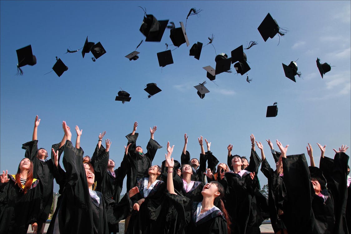 Graduates Guide To Finding A Job | Rezoomo Blog Graduates Guide To Finding A Job | Rezoomo Blog
