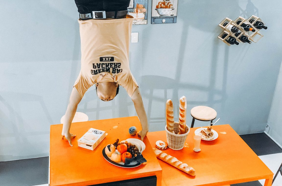 Deskercise: 5 Easy To Do Activities At Your Desk | Rezoomo Blog